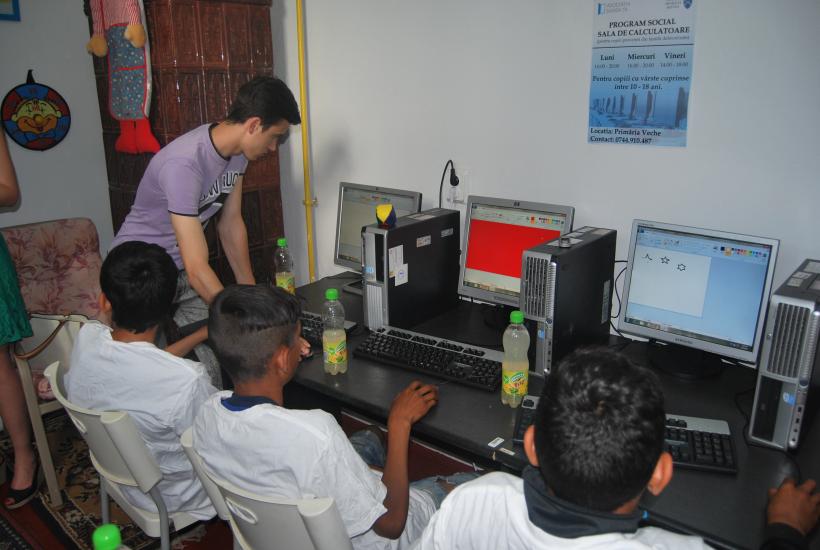 Sala de calculatoare pentru copiii defavorizaţi, deschisă la Buftea ...